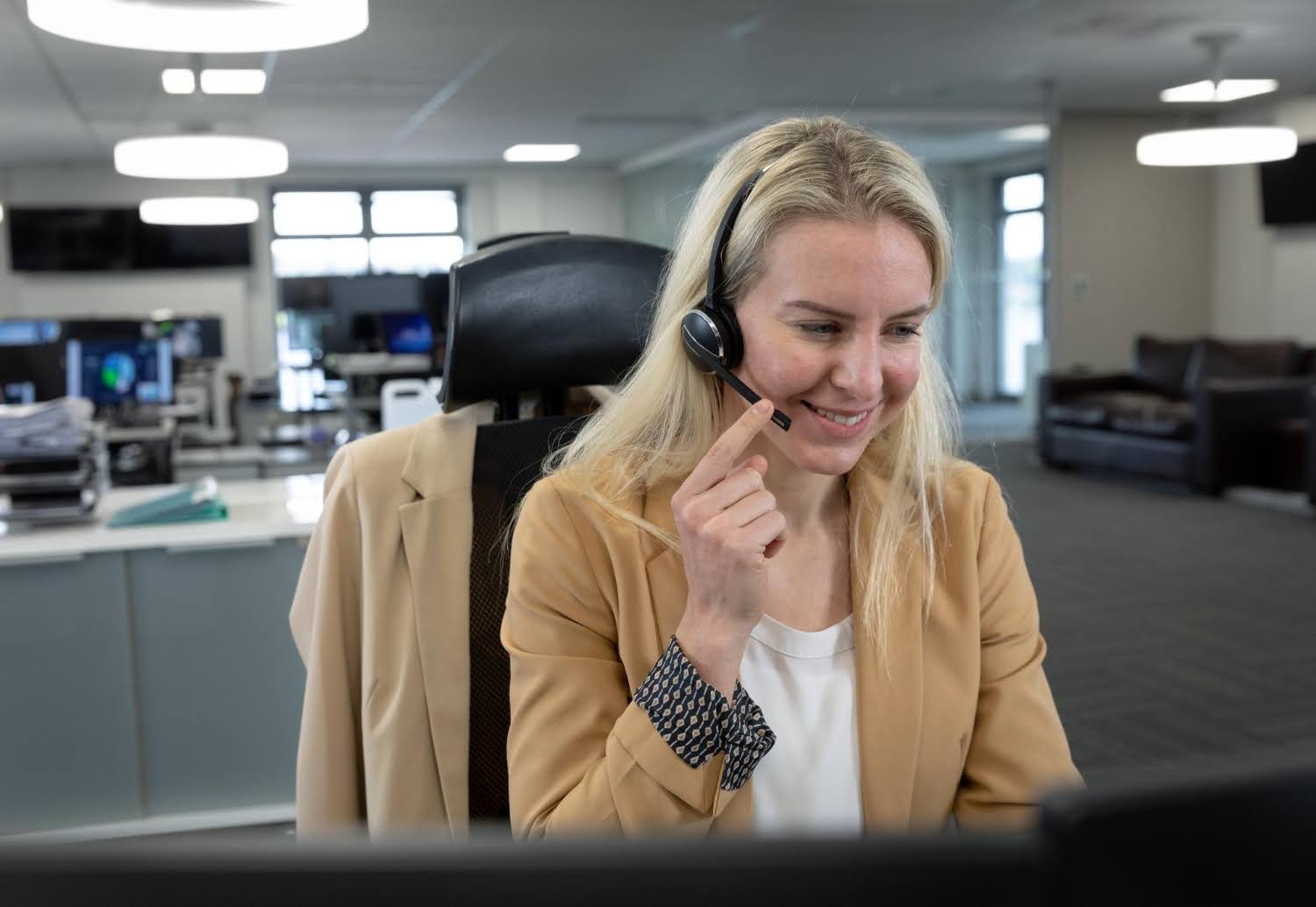 Jak AI zmienia pracę w Call Center w 2025 roku?